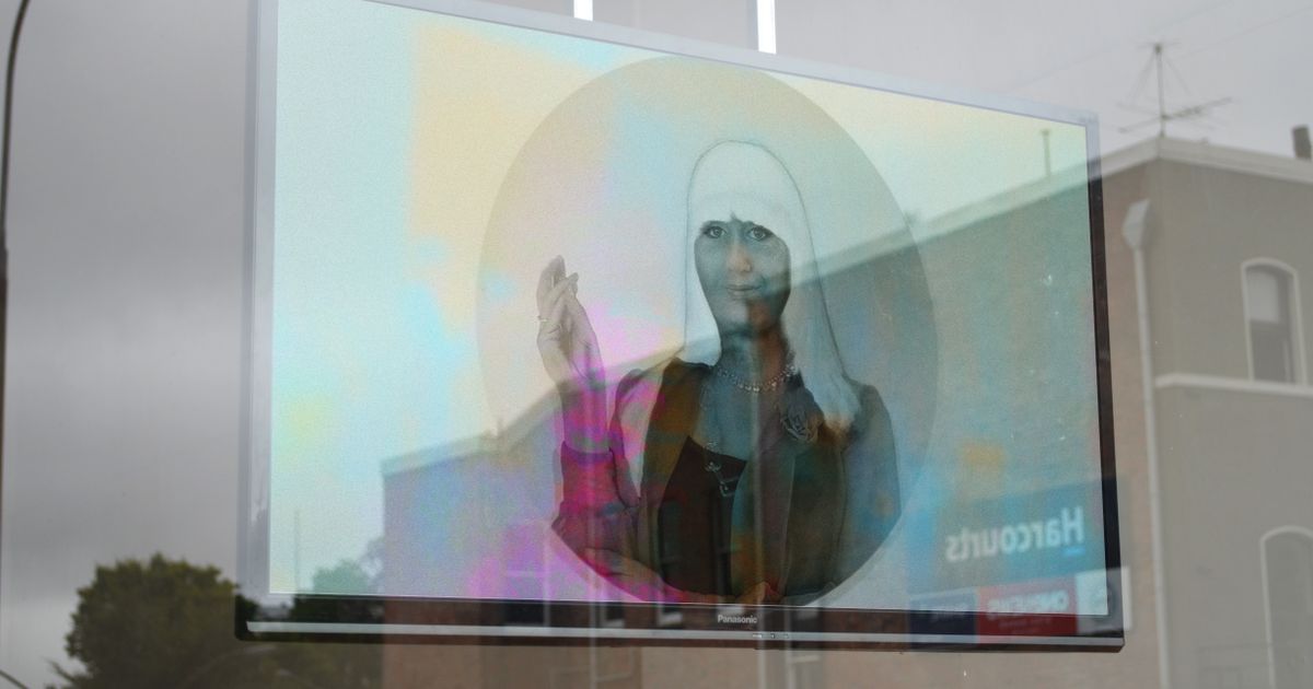 Inside The Fish Tank, The Exquisite Crone